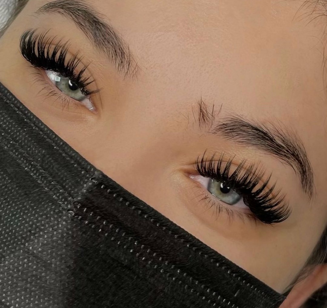 Pestañas Efecto Mojado – Divaslashes – Extensiones de Pestañas